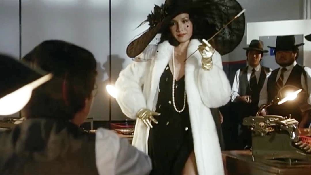 智多星:这女人太有魅力,刚踏进警局,里面的男人都不淡定了!