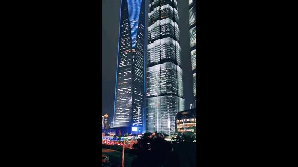 金锁玉关罗盘详解金锁玉关罗盘在中心定方位的磁针外,共有8层图