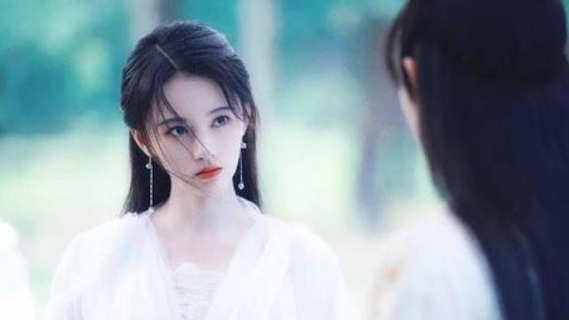 《还珠格格》再被翻拍,鞠婧祎饰演紫薇,杨超越演小燕子可还行?