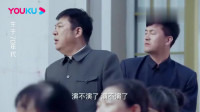 模特肚子痛,下秒农村小伙自告奋勇,一走秀立马征服台下老少