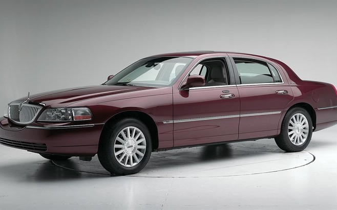 ...林肯Town Car/2001-2006款雷克萨斯LS430 IIHS正面中等重叠碰撞测试