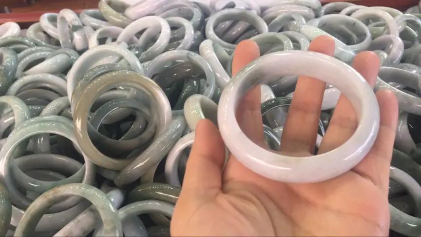 中缅边境翡翠手镯堆积无人问津,看看50和200元500元的有啥区别?