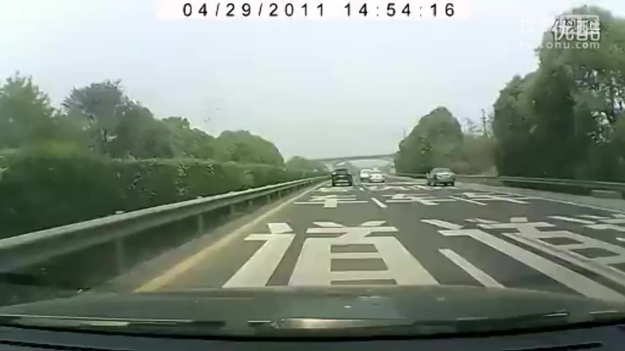 【老罗说车】高速出车祸,行车记录仪全程记录
