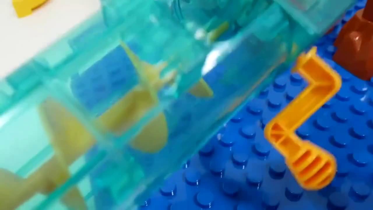 益智积木玩具令人满意的积木过山车,制作大鲨鱼积木玩具