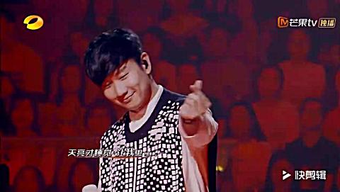 与林俊杰一起同台演唱-因你而在