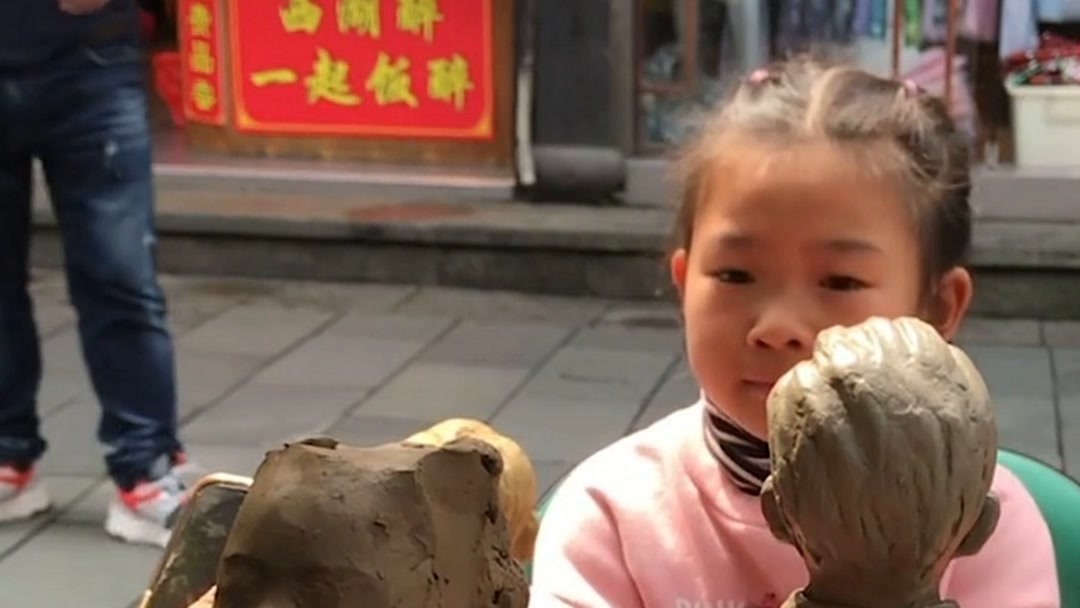 有些传统文化快要消失了,希望在娱乐之余,能花几秒了解一下非遗文化