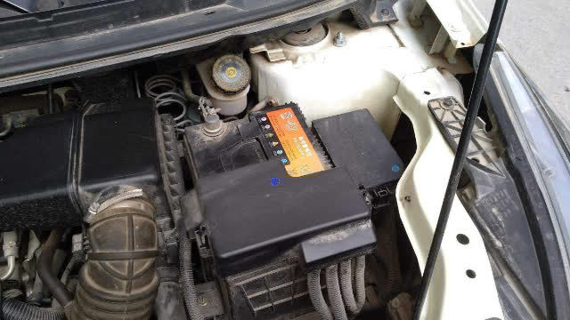 怎么判断汽车电瓶是否快要失效？如果出现这些现象，就说明快了！