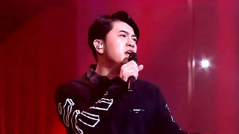 能把张学友的经典歌曲《只愿一生爱一人》唱得这样好听的,只有他