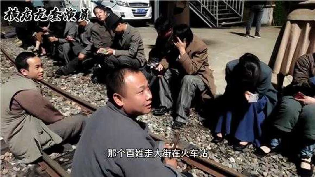 拍戏看见了,七八十年代的火车尽然还有电风扇!那时的火车真发达