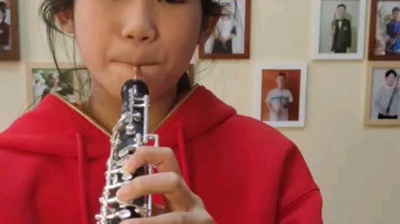 双簧管之声俱乐部四年级会员赵禹晴利用寒假慕名来到俱乐部学习双簧...