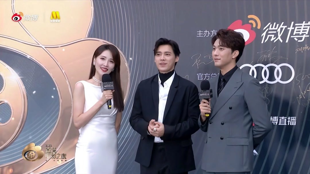 2022微博电影之夜红毯李易峰