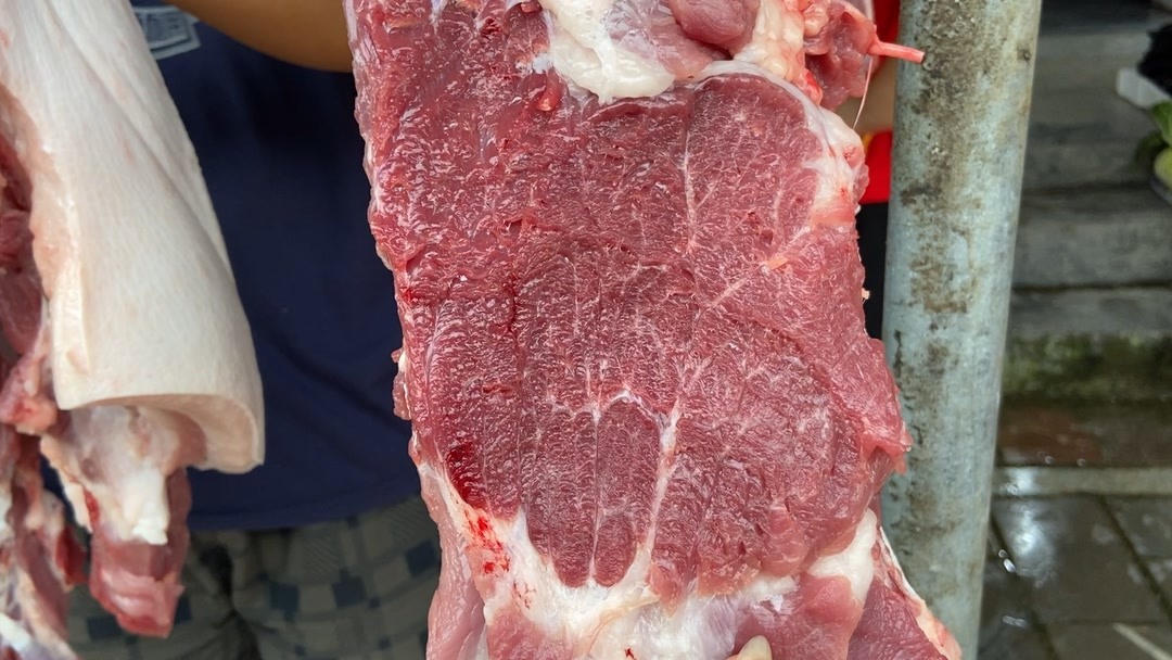 农村猪肉价格回升,集市排骨15一斤,猪肉多少呢