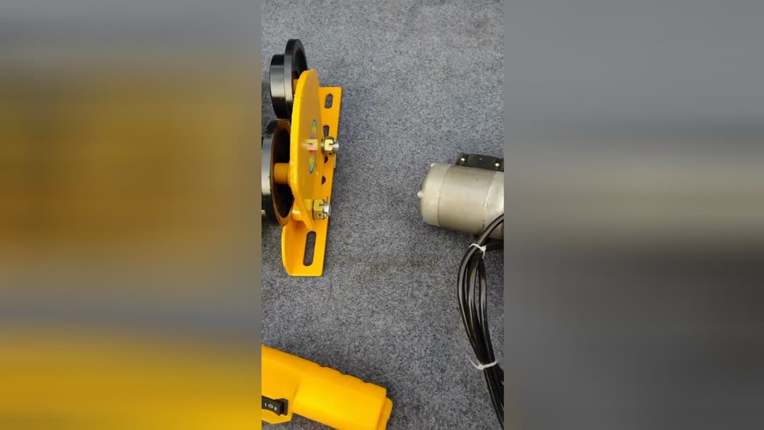 TD 型单轨电动行车以电机驱动,行走在工字钢轨道下缘处,搭配微型电动...