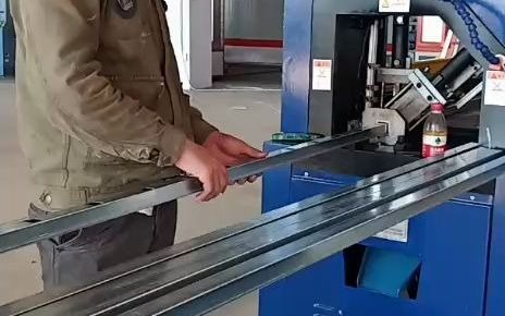 锌钢护栏自动化设备生产厂家红九州 碧桂园单工位自动冲孔切断机