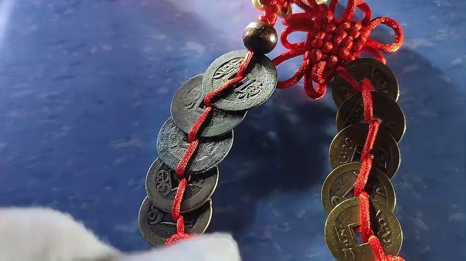 大门挂五帝钱的正确挂法:意义与方法