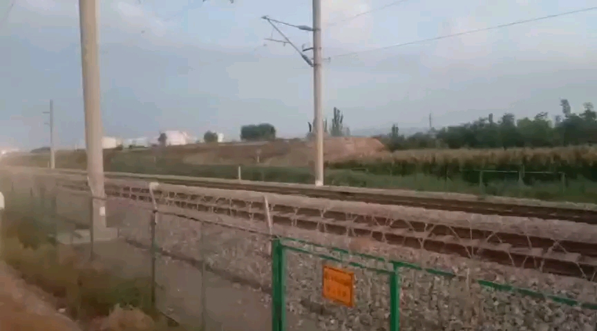 Z179次列车武威出站