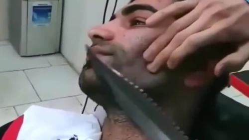 第一次见这么牛的刮胡子,实在是佩服!