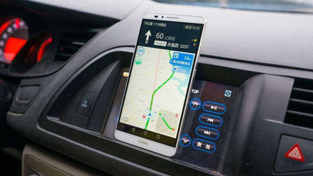 今天才知道,手机导航可以投影到车玻璃上,再也不用低头看导航了