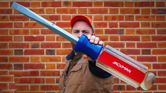 牛人制作一把大号的螺丝刀,看到用法我彻底服了,真是高手在民间