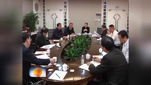 两会报道:人大代表审议人大常委会工作报告和“两院”工作报告