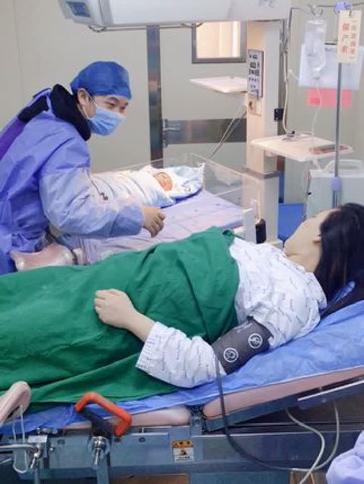 终干等到你,妈妈的铠甲和软肋#迎接新生儿 #生产记录 #产房日记 #...