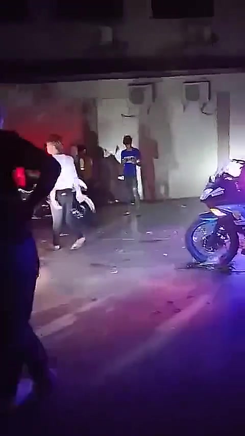 鬼火少年表白失败,瞬间暴怒。