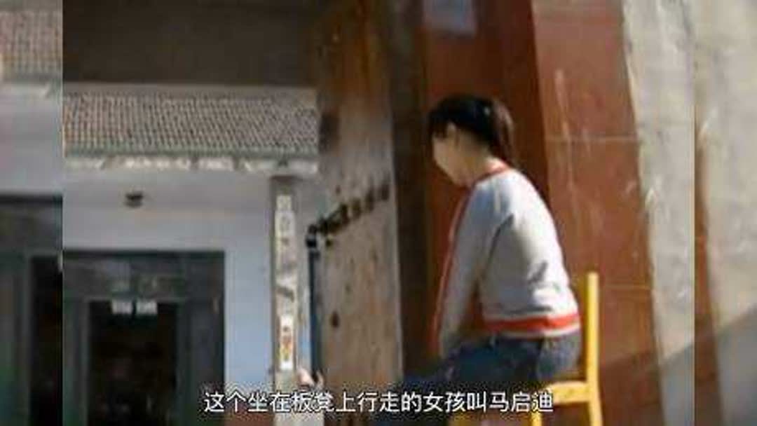 励志正能量,天生残疾却自强不息用脚刺绣,撑起一个家的感人故事