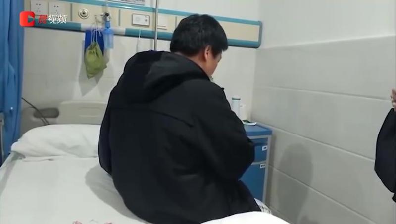 【31岁小伙三个月胖了100斤,每天只能坐着睡觉】汨罗31岁的小钱平时...