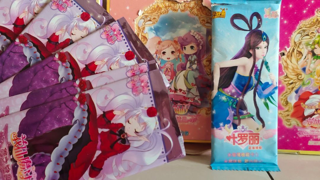 时隔一个月,我又回来拍小花仙卡牌啦!还有叶罗丽卡牌哦!