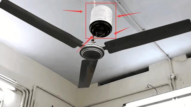 农村小伙嫌风扇风力小,加装18000电容器,启动下一秒有点不对劲