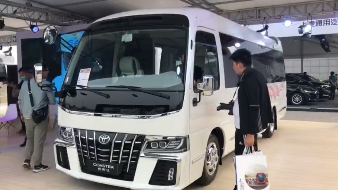 2020北京国际车展,丰田考斯特实力抢镜引众人围观