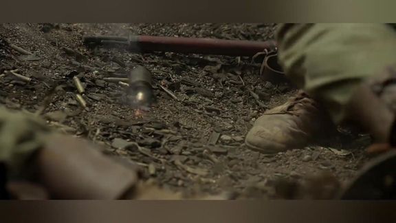 手雷落在脚边怎么办?美国大兵做法真过瘾,直接拉鬼子盖上