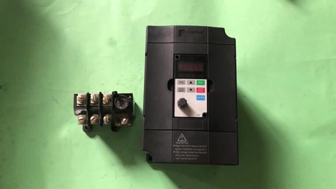 一台变频器控制多台电机时!热继电器如何与变频器配合使用