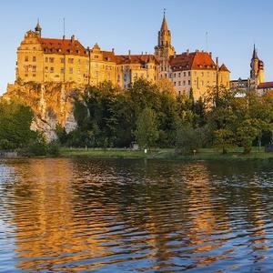 小楼昨夜又东风心 