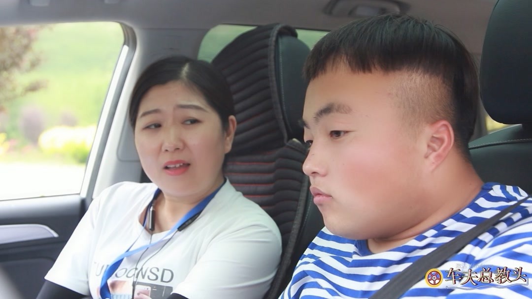 小伙驾校报考自动挡驾照,却要学手动挡流程,太有才了