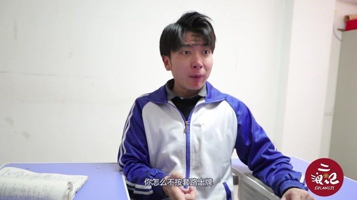 同学们玩石头剪刀,没想学渣竟然被画成大花脸!有趣!