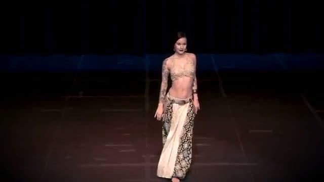 高雅的肚皮舞皇后,人美舞蹈更美