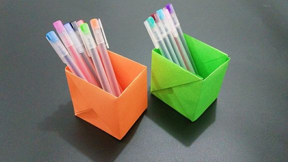 简单的笔筒手工折纸,几个基础步骤就能做出来,小朋友也能看懂