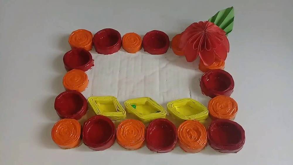 创意生活:教你用旧报纸和纸板DIY有趣的相框装饰