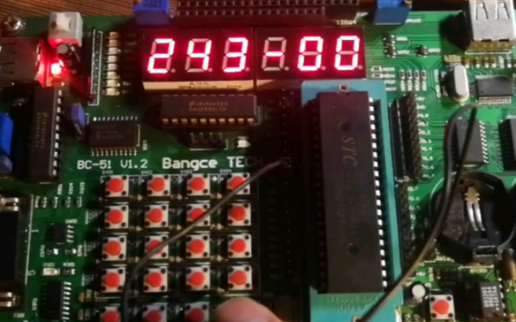 定时器,只要是定时的活,用它干啥都行。