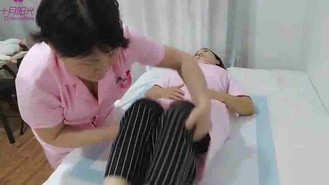 产妇更换产褥垫视频教学教程 请月嫂的好处有哪些 北京十月阳光