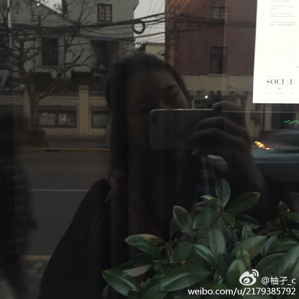 湖底柚孑 