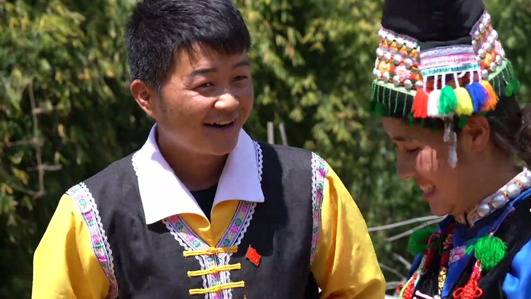 村里走出去的第一批大学生回家发展部族 布朗族的祖传手艺