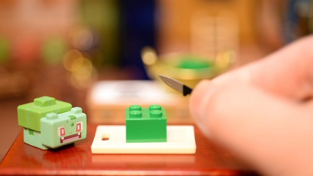 趣味定格动画:机器人为什么一直盯着积木块呢?难道是他要变身了