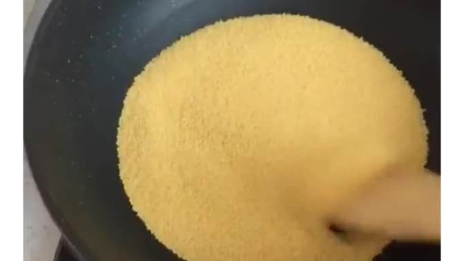 炒熟的小米研成粉末还有这种功效,后悔现在才知道