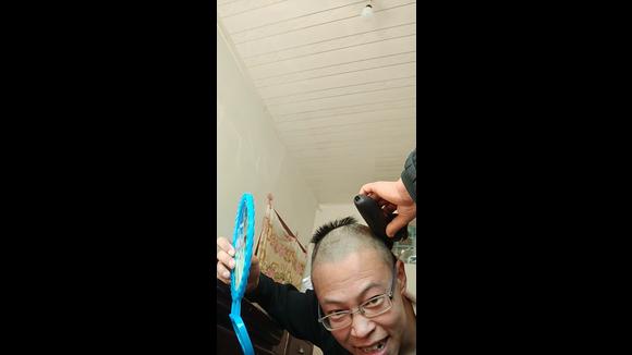 电动剃须刀理发,效果不错