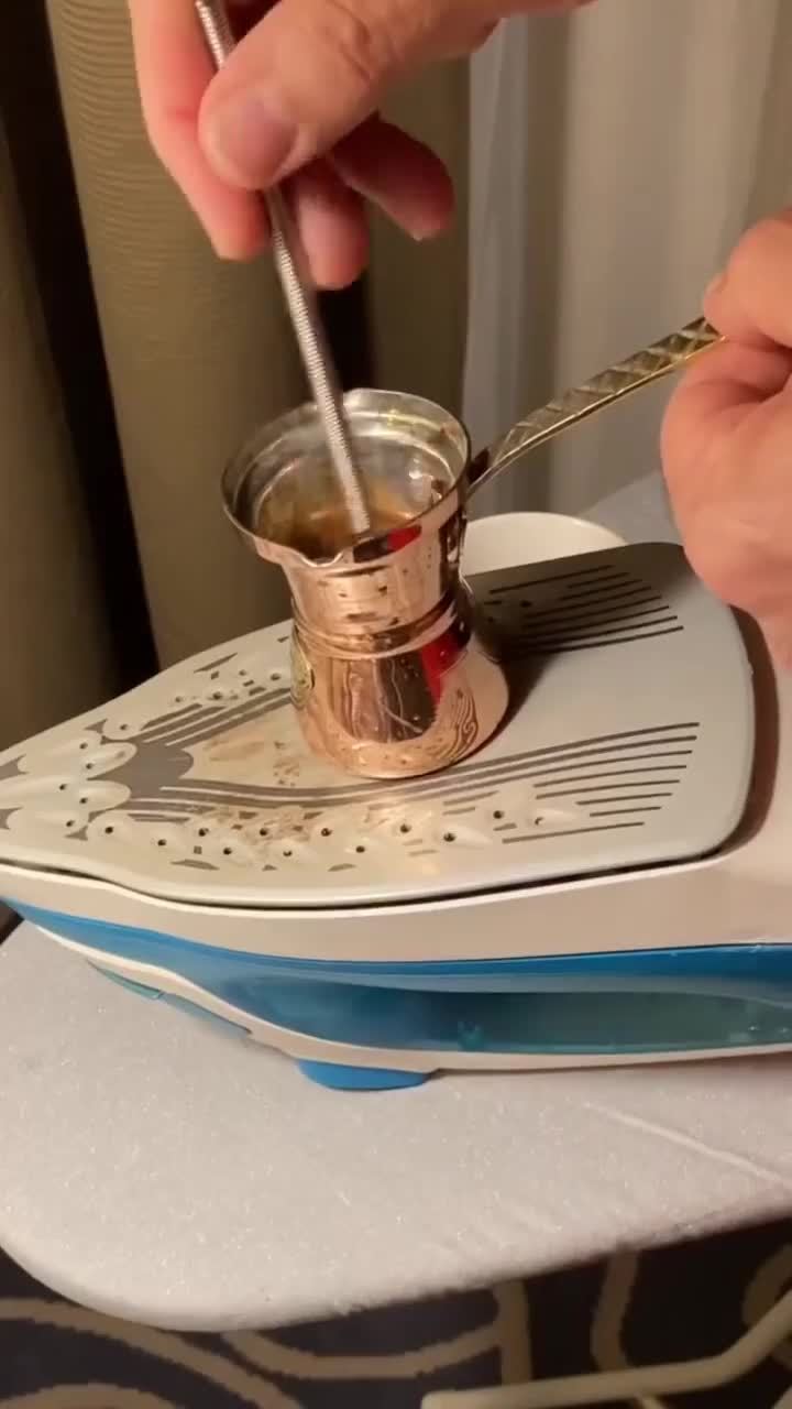 条件有限,只能这样煮咖啡了。