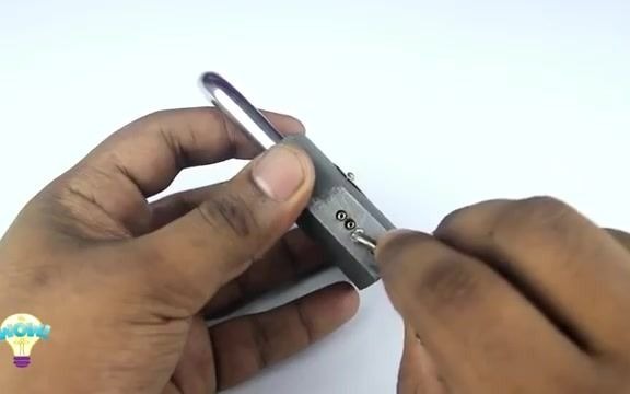 如何用曲别针开锁