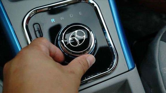 自动挡车行驶中,误挂倒挡有哪些危害?新手不懂提前修车