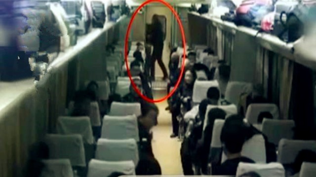 1斤白酒喝断片!男子火车上狂殴他人被拘:为啥抓我?